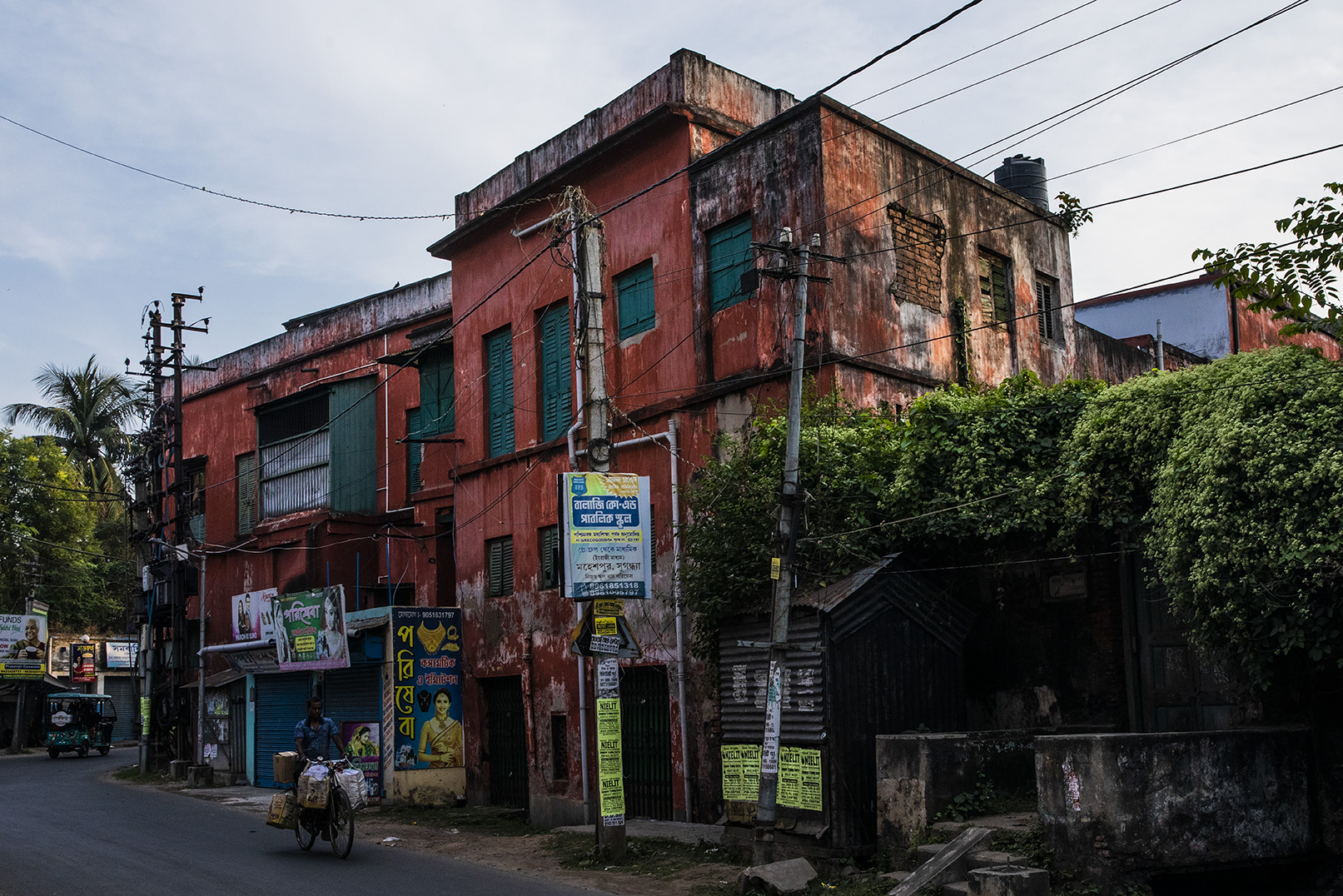 Day trip to Bandel – The Tramp